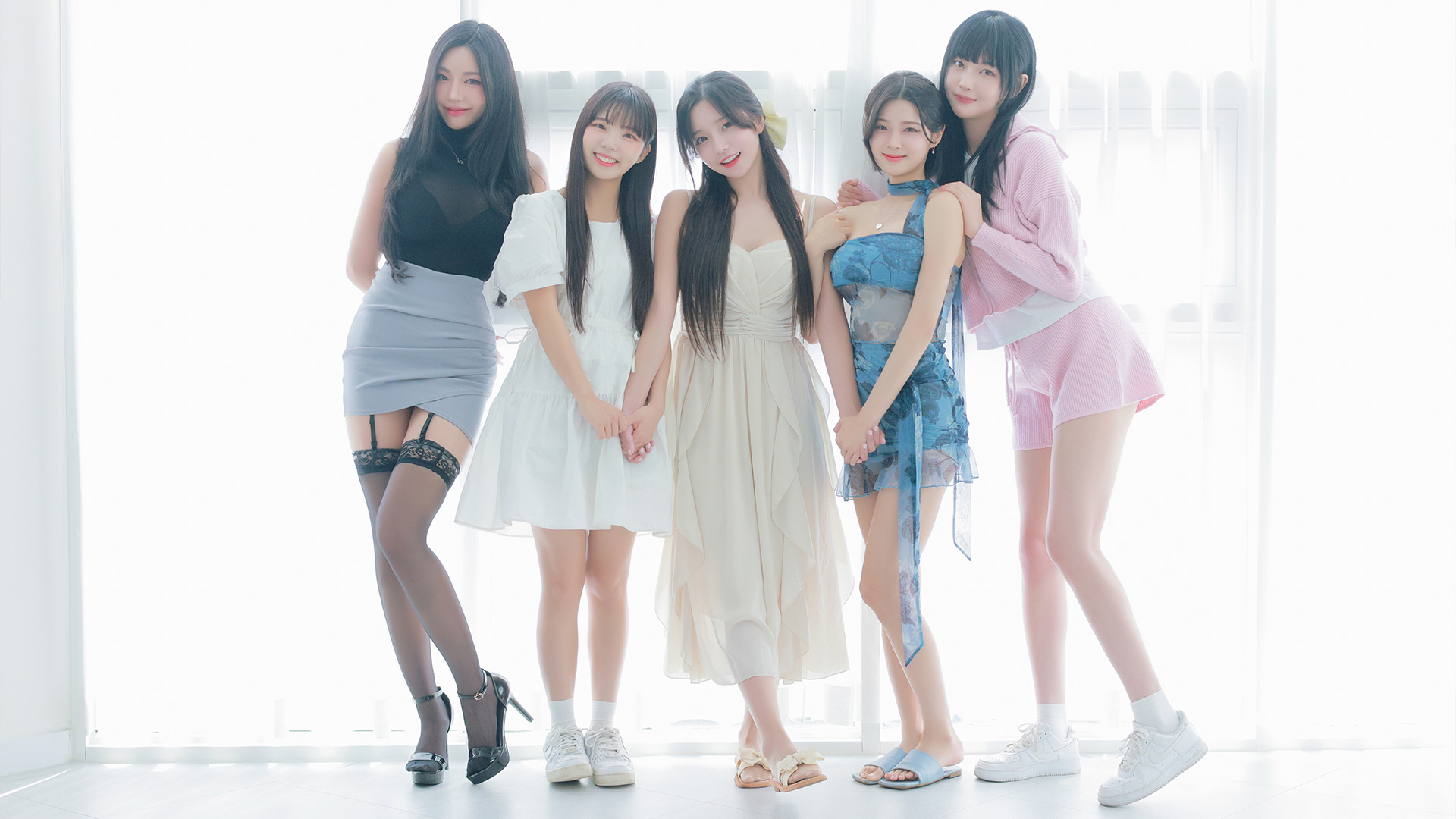 Showcase :: Five Hearts Under One Roof